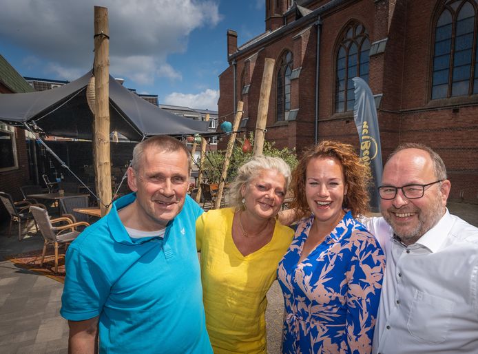Unieke haringparty in de Hof strijkt dit jaar neer in Goor: ‘Niet voor ...