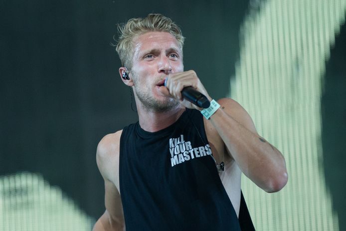 Kersverse vader Joshua Nolet breekt tijdens optreden met Chef'Special ...