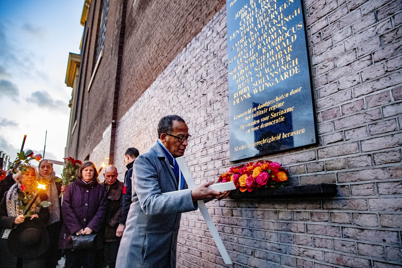 Wordt Bouterse eindelijk in de boeien geslagen voor de Decembermoorden ...
