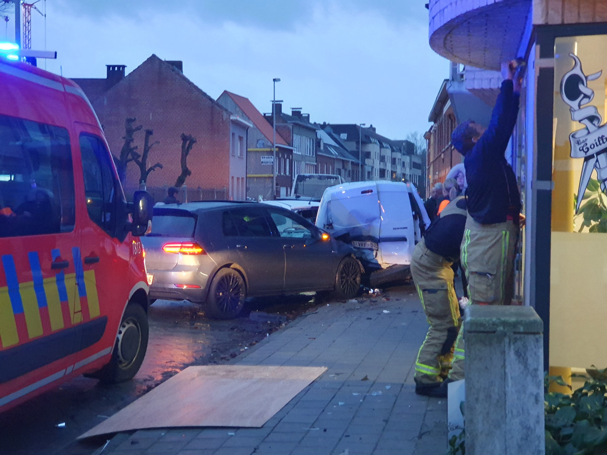 Vijf wagens betrokken bij ongeval in centrum Turnhout: geen gewonden ...