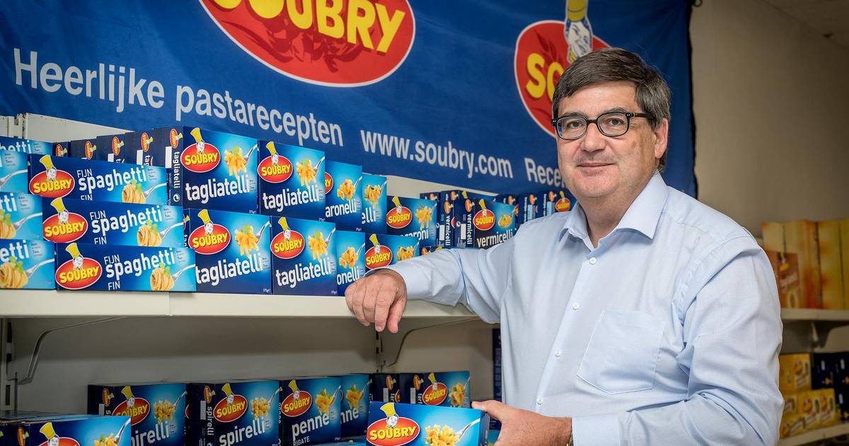 Soubry schenkt zeven ton pasta aan Resto du Coeur | Roeselare | hln.be