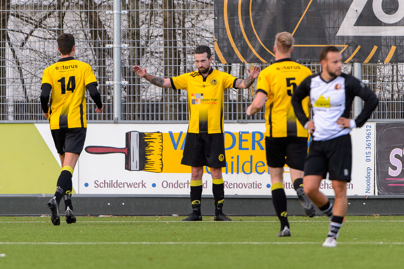 Duel gestaakt na ‘stoelgooien’ en 53-jarige basisspeler bij DHC: lees ...