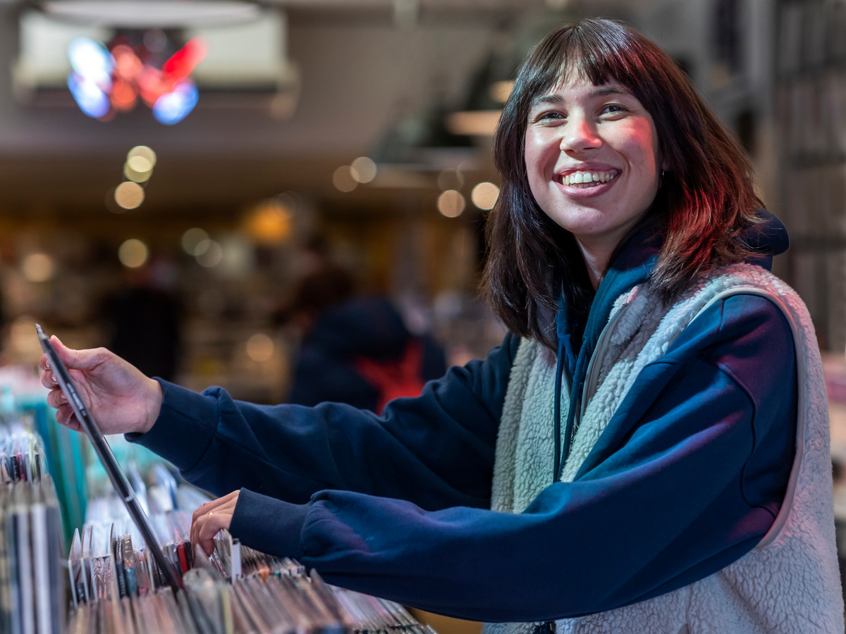 In ruil voor drie Snickers werd Meau op de radio gedraaid (en nu staat ...
