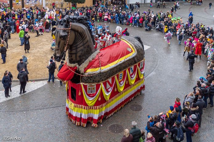 Wie mag plaatsnemen op het Ros Balatum? “Stuur een video van maximaal ...
