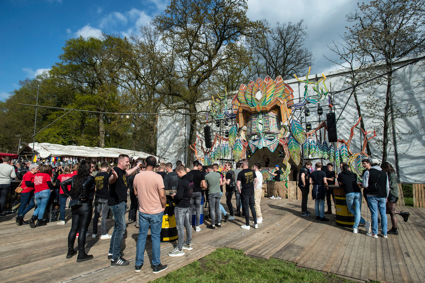 Winnende buurtschap Klein-Zundertse Heikant zet de bloemetjes buiten ...