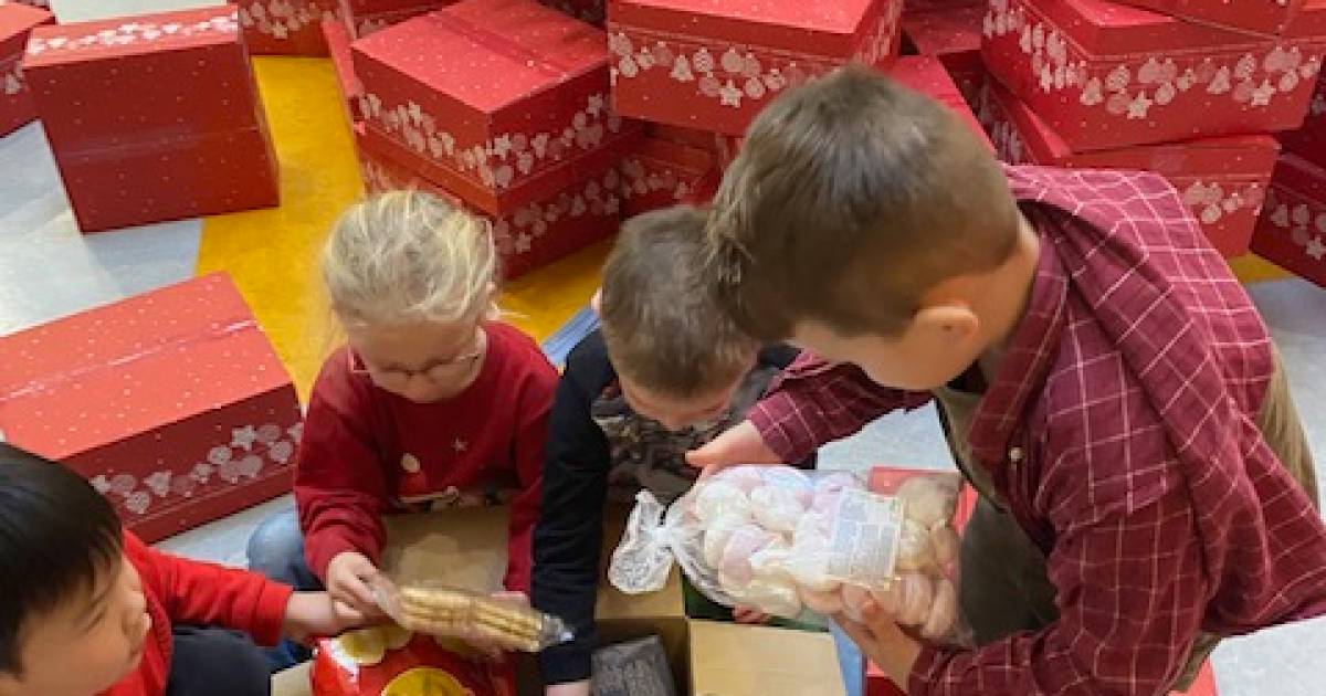 De Stroming vult 185 kerstpakketten: ‘We hopen dat iedereen ervan gaat ...