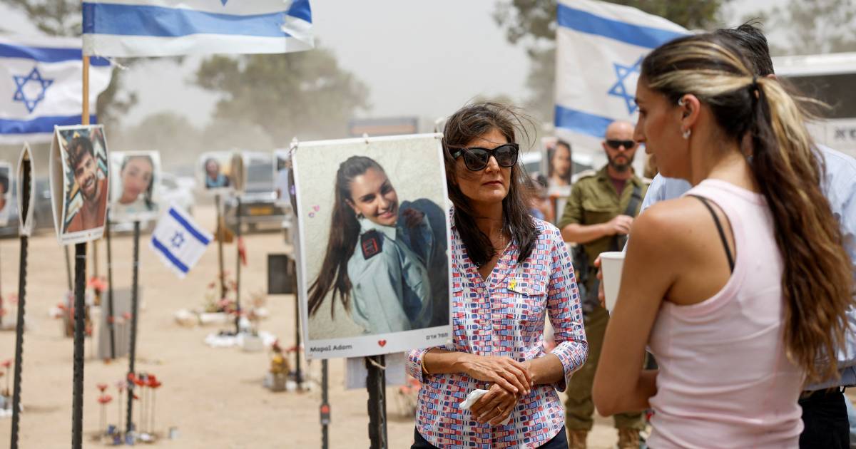 “Achevez-les”: quand Nikki Haley, ancienne rivale de Trump, dédicace ...