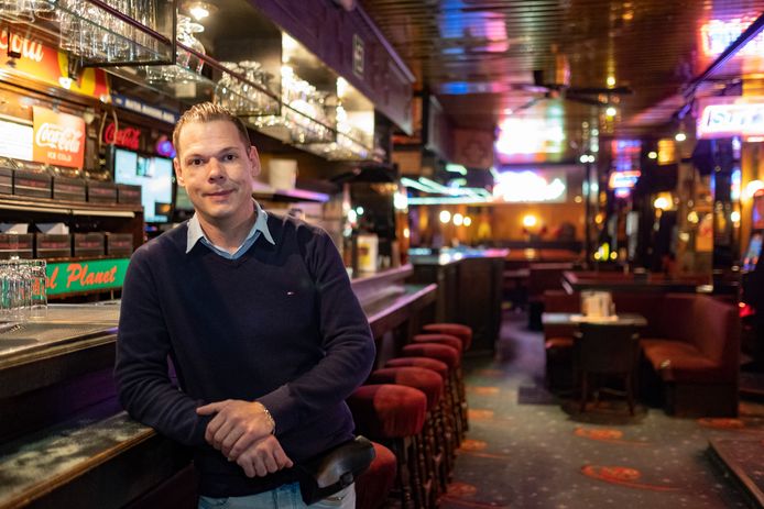 Baantjer onderzoekt moord in studentencafé Pool Planet | Antwerpen | hln.be