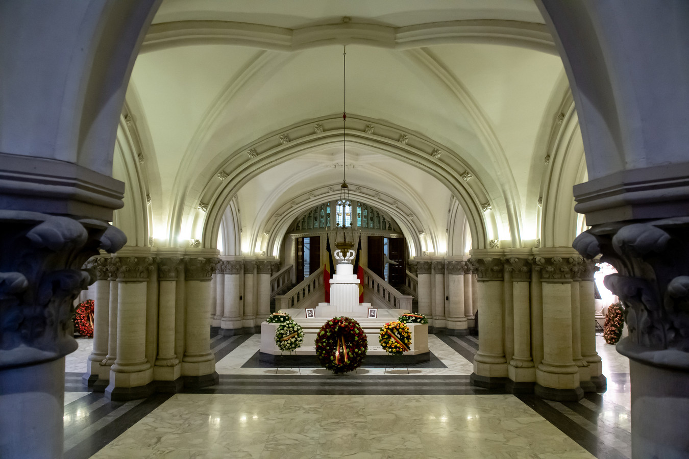 Leopold I moest langs de zijdeur en Albert II stond voor een groot ...