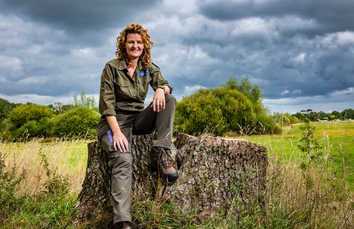 Bij haar diploma-uitreiking fronsten docenten toen Esther zei wat ze ...