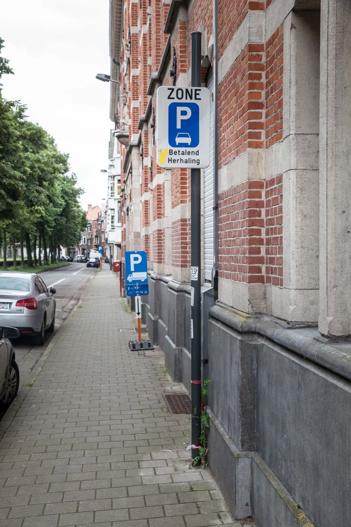 Geen oranje paal, toch parkeerboete | Gent | hln.be