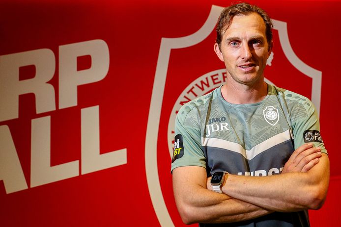 Jonas De Roeck maakt zelfzekere indruk bij voorstelling als Antwerp ...