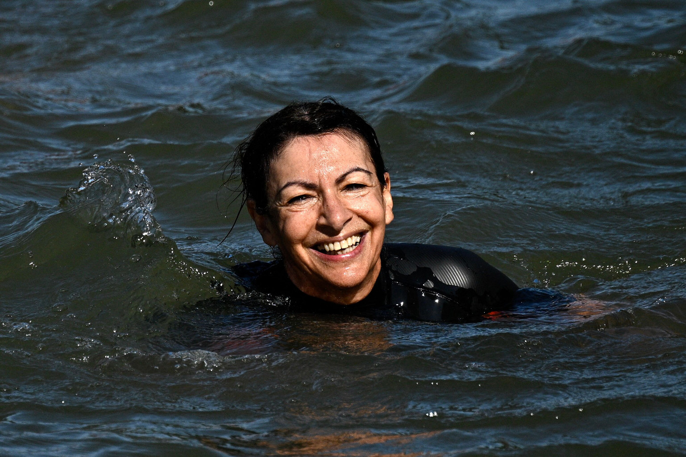 Wie is Anne Hidalgo, de burgemeester die in de Seine sprong? 'Voor haar ...