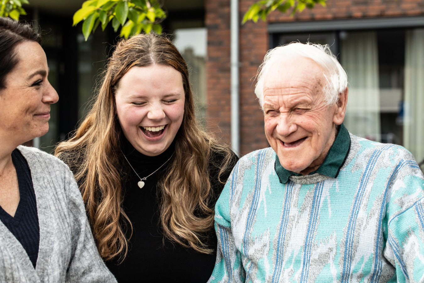 Ouderen in verpleeghuis in contact brengen met anderen | Foto | AD.nl