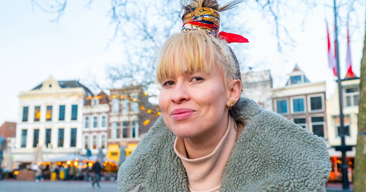 Anne-Fay heeft een zwarte moeder, maar háár huid is wit: ‘Wie mij niet ...