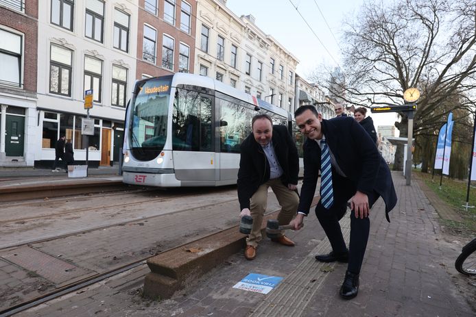 Wethouder opent eerste rookvrije tramhalte in centrum van Rotterdam ...
