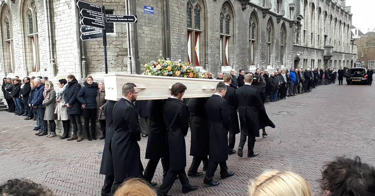 Emotioneel en indrukwekkend afscheid van wethouder Cees Lodder ...