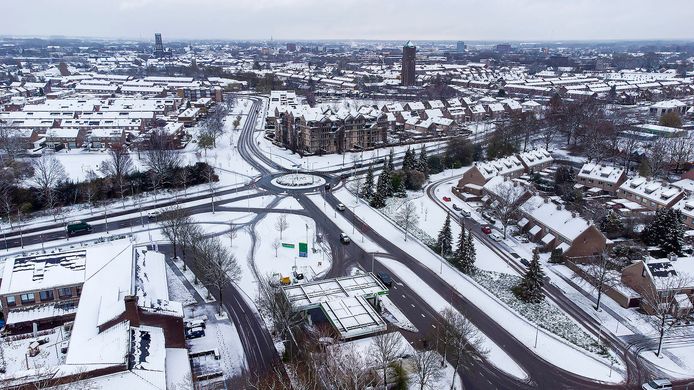 ‘Winterse’ beelden van Oss vanuit de lucht: stad ligt bedekt onder een ...
