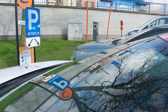 Voortaan parkeer je in Kortrijk met deelwagen gratis bovengronds ...
