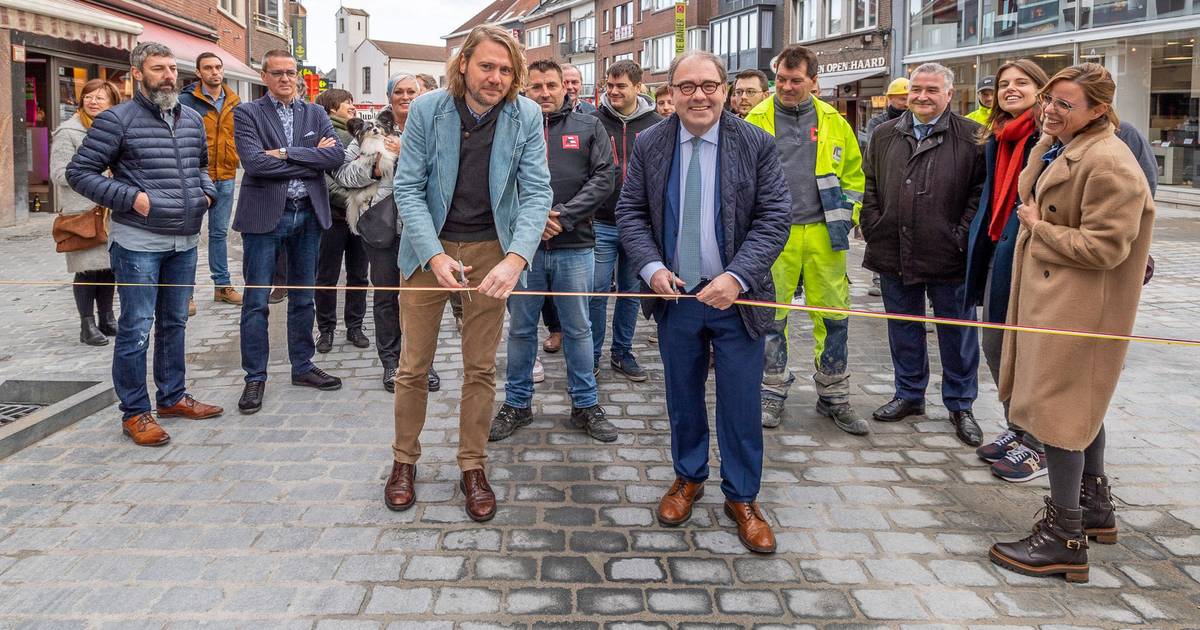 Stadsbestuur knipt lintje Molenstraat door: “Straat vanaf nu open voor ...