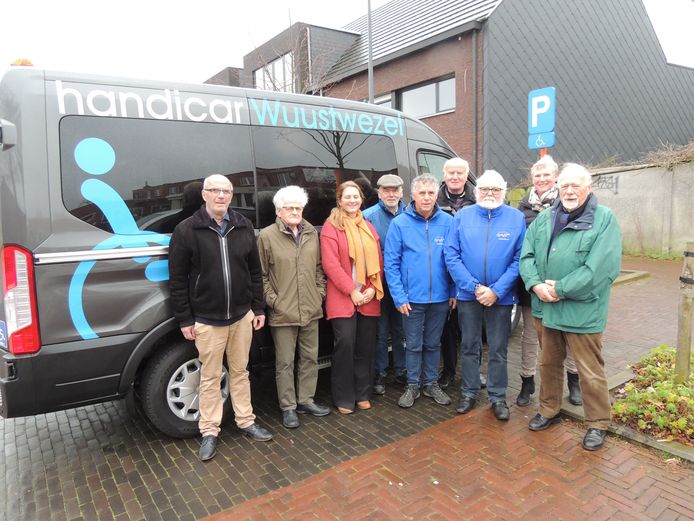 Handicar viert verjaardag met gloednieuwe wagen | Wuustwezel | hln.be