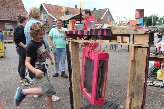 Rekkense kids geven ouders en opa's en oma's voorproefje ‘kermis ...
