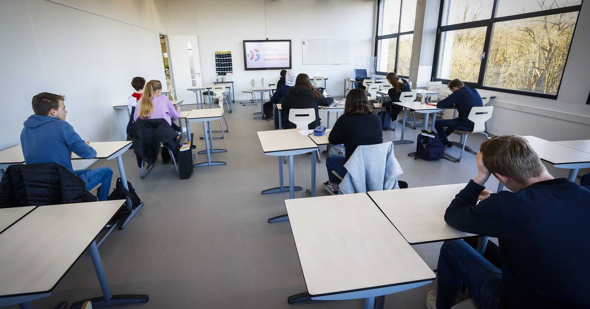 Grotere ruimtes of de klas verdelen: veel scholen moeten improviseren ...