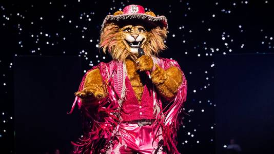 Minotaurus moet ‘The Masked Singer’ verlaten, ontdek hier wie er onder ...