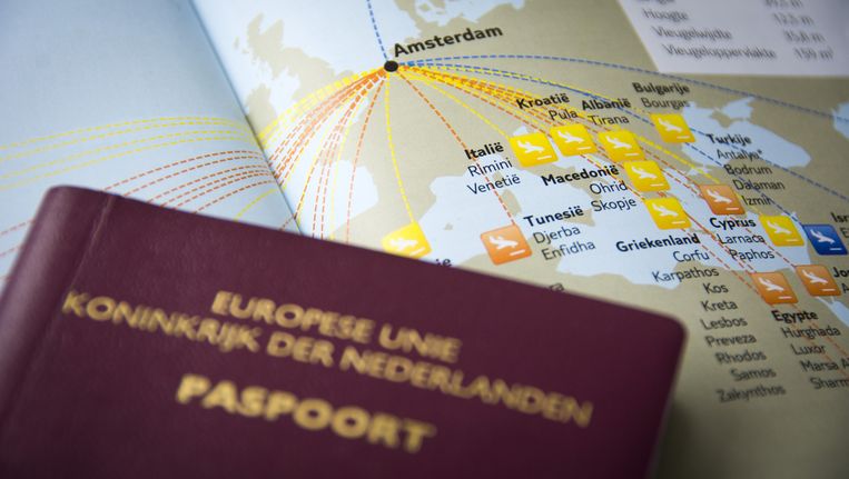 Paspoort kan straks ook thuis of op kantoor bezorgd worden | Het Parool