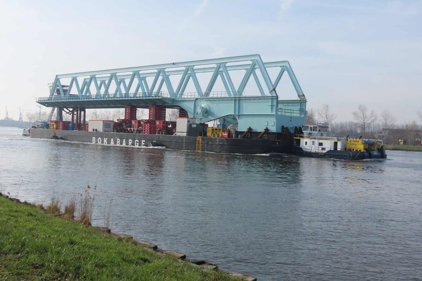 Met de tweede brug is het plaatje van de nieuwe zeesluis in Terneuzen ... Met de tweede brug is het plaatje van de nieuwe zeesluis in Terneuzen ...