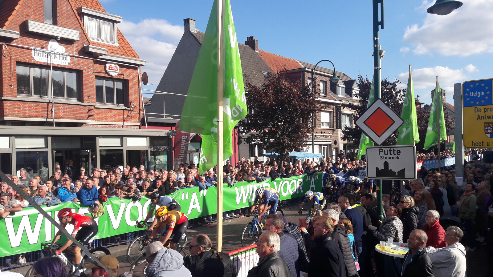 Putse Kermis biedt weer braderie, hardlopen, koers en karakollen | Foto ...