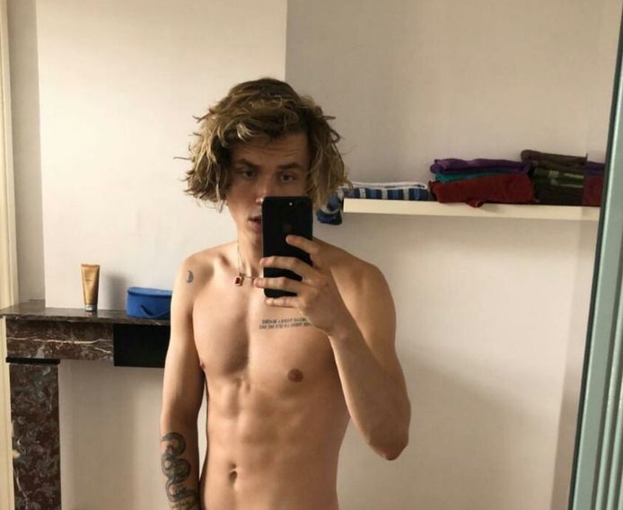 Ian Thomas deelt intieme selfie op Instagram | Celebrities | hln.be Ian Thomas deelt intieme selfie op Instagram | Celebrities | hln.be