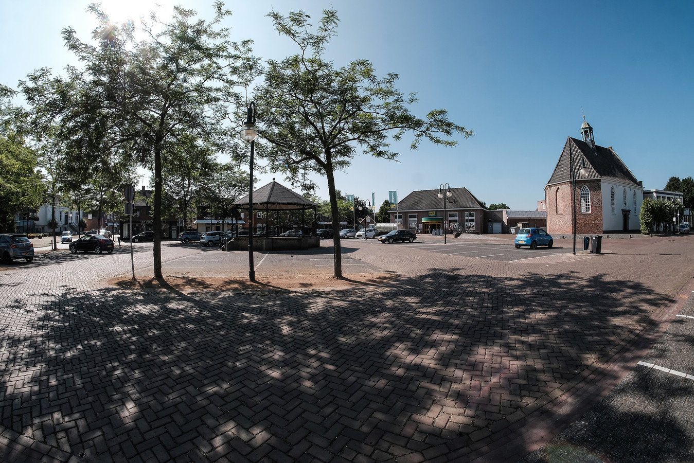 Zo ziet de Markt in Lobith er uit na opknapbeurt: dorpshart compleet op ...