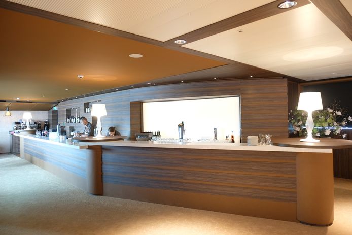 Futuristisch schip Blue Rhapsody meert aan in Antwerpen | Antwerpen ...