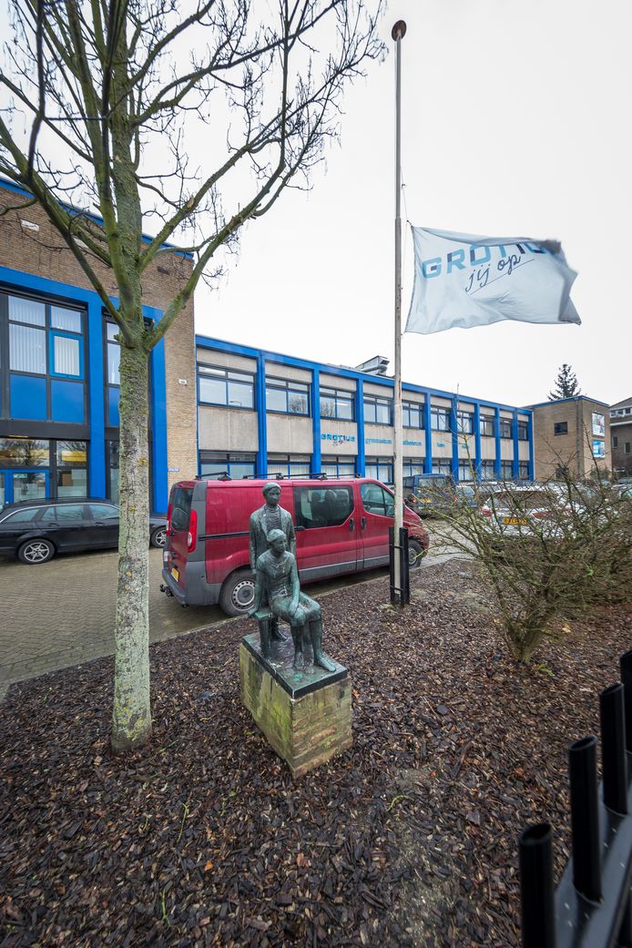 School Heerlen herdenkt gepeste leerling na zelfmoord | Binnenland | AD.nl