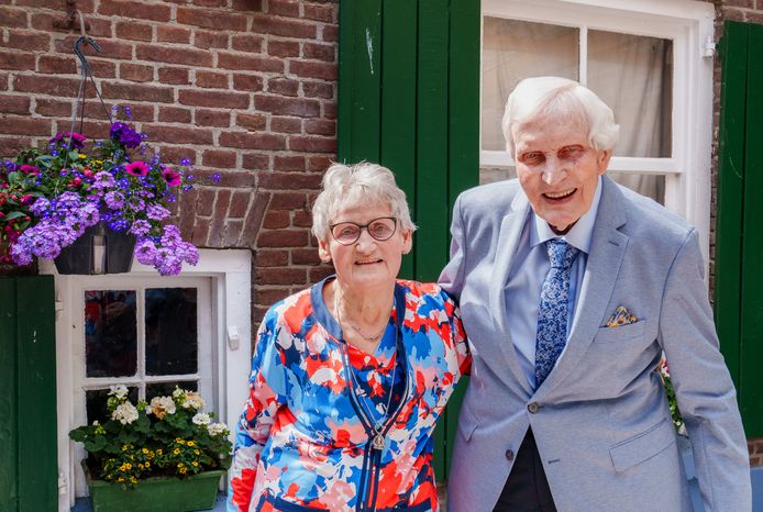 Gerda en Henk zijn na bijna 70 jaar nog steeds verliefd: ’Wi’j veult ...
