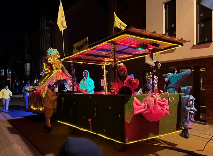 IN BEELD. Carnaval beleeft topeditie: kleurrijke stoet zorgt na drie jaar afwezigheid opnieuw ...