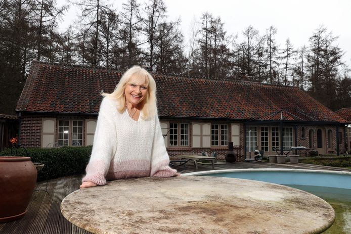 Ziekte veranderde het leven van zangeres Mieke drastisch: “Ik moet ...