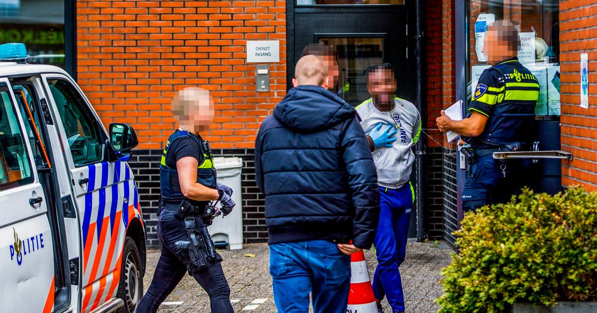 Rapper Jay Jay twee jaar de cel in voor oplichting: ‘Jullie moeten naar ...