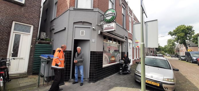 Beveiliger Café Nabi moet blijven | Dordrecht | AD.nl