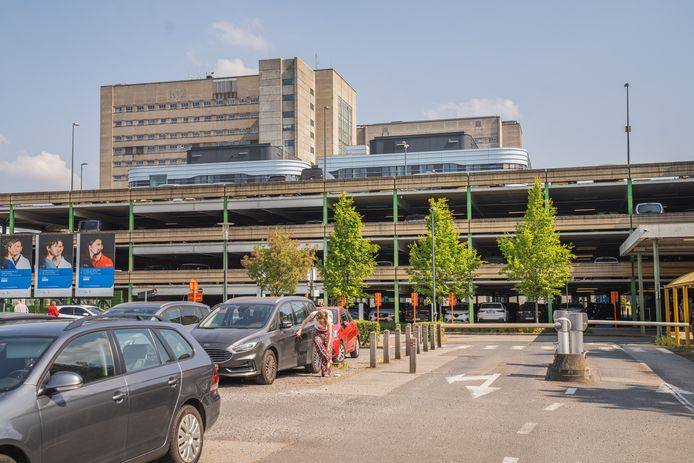 AZ Jan Palfijn en AZ Sint-Lucas volgen parkeerbeleid van UZ Gent niet, Maria Middelares ...