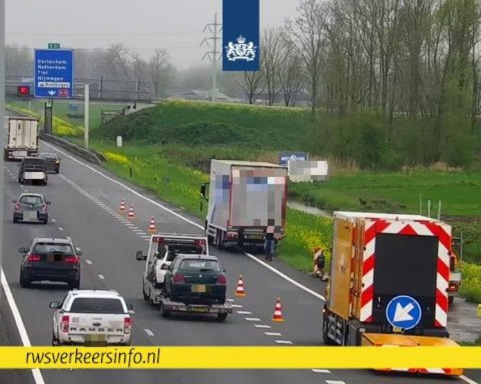 Kapotte vrachtwagen zorgt bij knooppunt Gorinchem voor vertraging ...