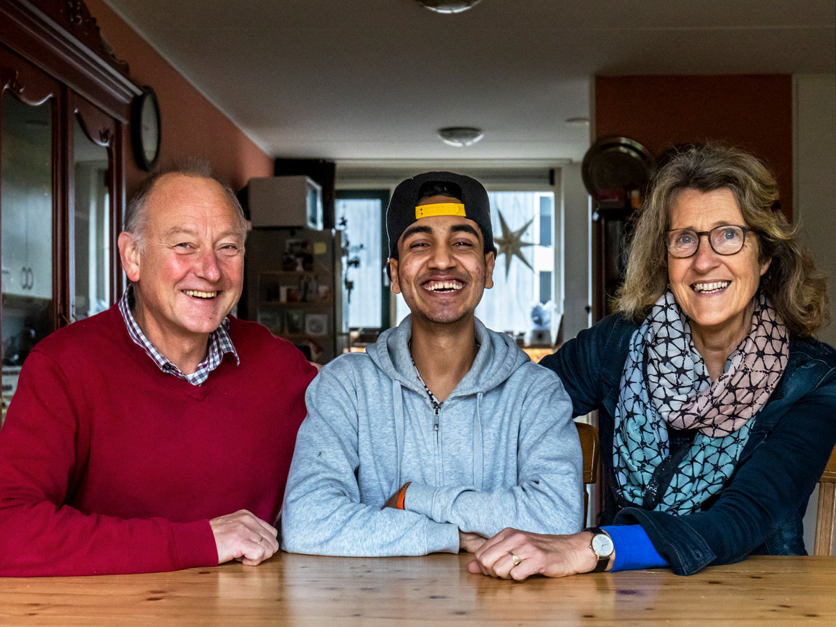 Vluchteling Amar (21) woont bij Marieke en René: ‘Het leven gaat niet ...