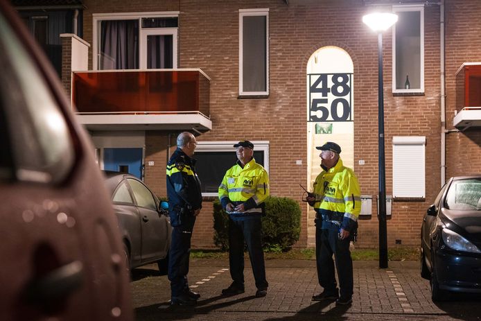 15 mannen en 5 vrouwen van de buurtpreventie zorgen voor een stukje ...