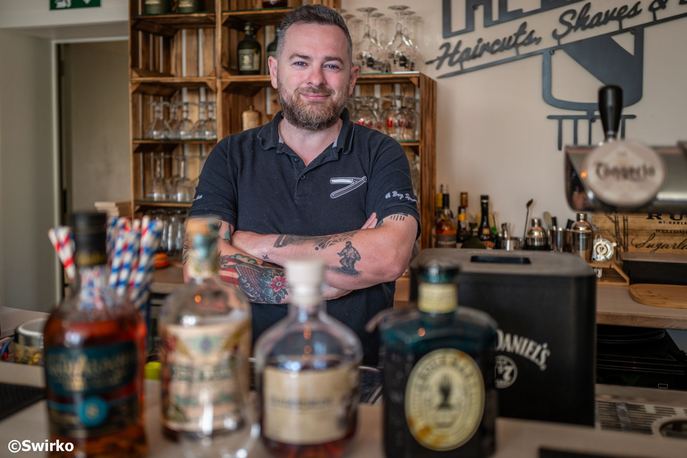 NET OPEN. Ronald (40) en Kaat (38) brengen met ‘The Barber’ leven in ...