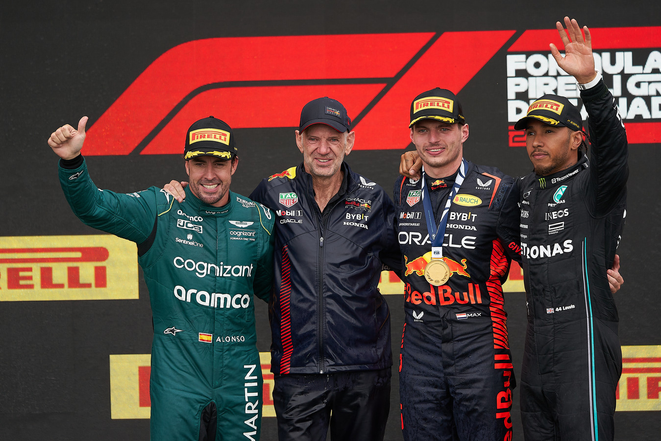 Max Verstappen wint eenzame race in Canada en evenaart legendarische ...