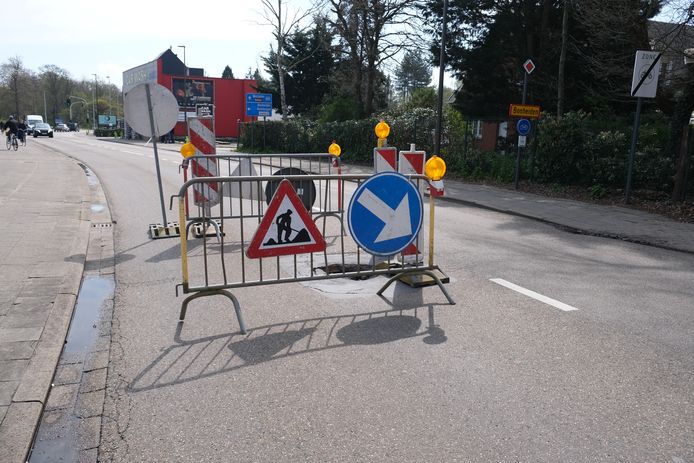 Verzakking dwingt verkeer N15 op een rijstrook | Bonheiden | hln.be