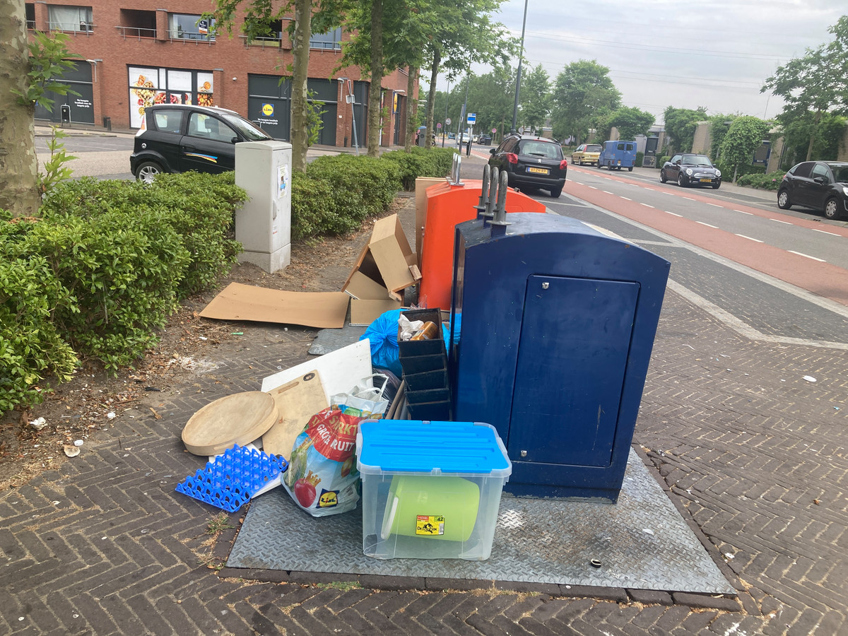Ergernissen over gedumpt afval lopen op in Den Bosch: ‘De ratten lopen af en aan’ | Foto | ed.nl