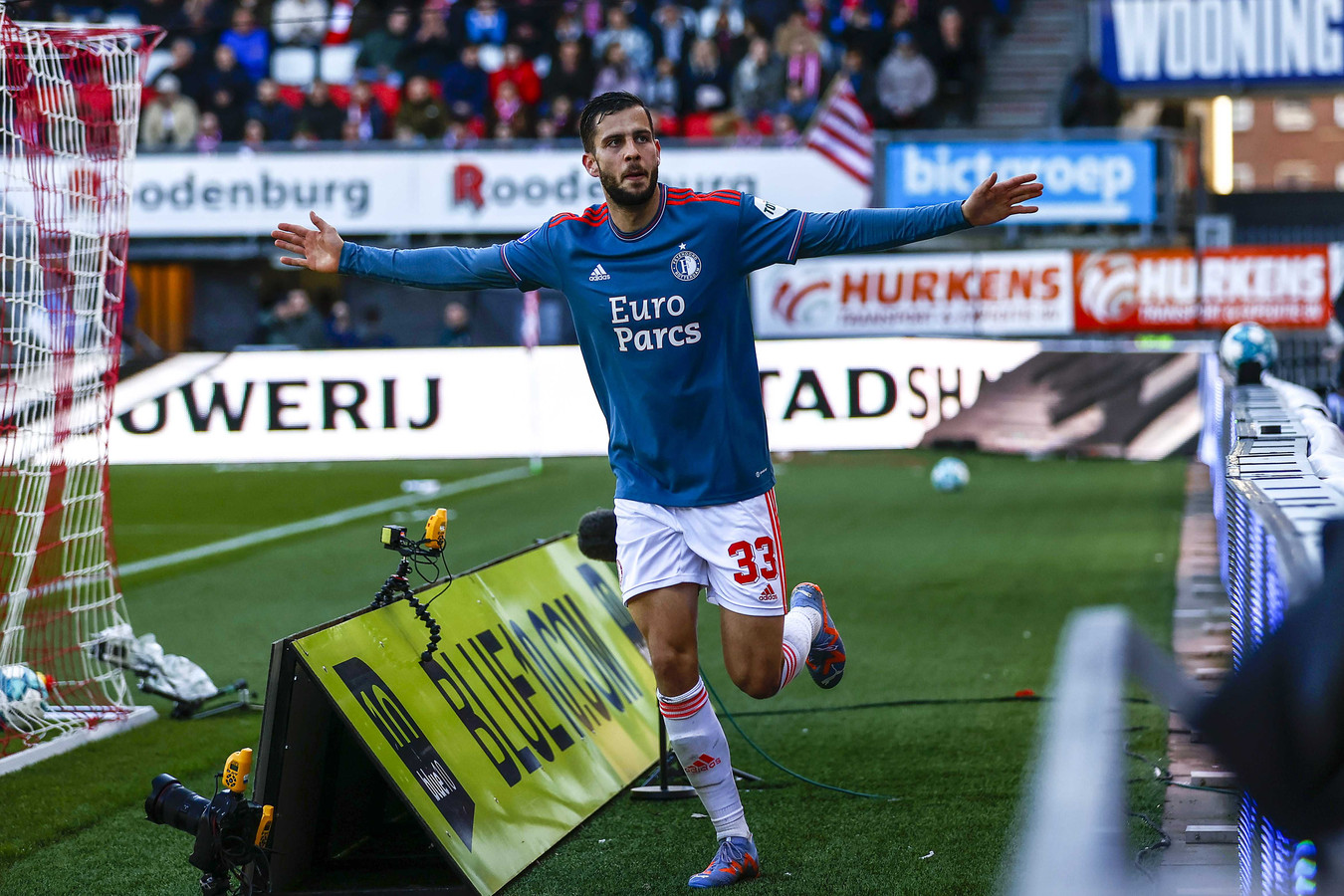 Feyenoord doet met zege in derby bij Sparta gouden zaken in jacht op ...