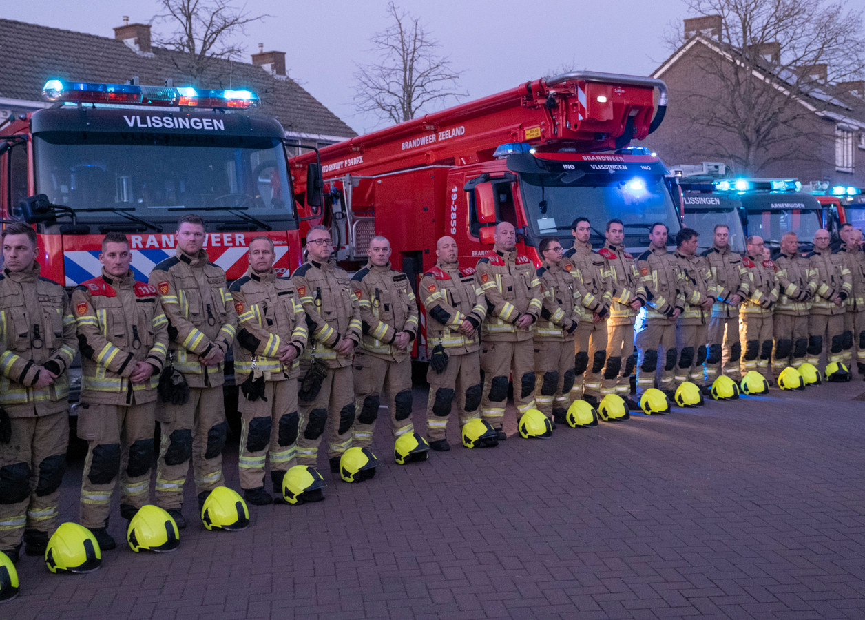 Terminale brandweerman krijgt indrukwekkende erehaag van collega's ...